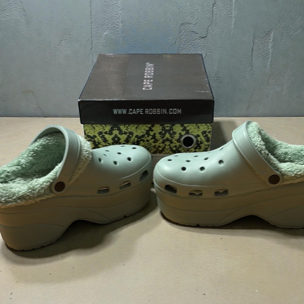 Cape Robbin Mint Green Crocs With Plush Lining. - Gem